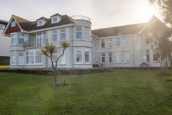 Beachside Fistral -  A Sea-facing Apartment In Newquay Overlooking Fistral Beach - Pentire