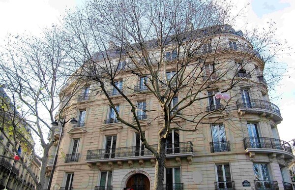 200 Sqm-blend Of Historical Elegance With Modern Comfort - Avenue F.roosevelt - 