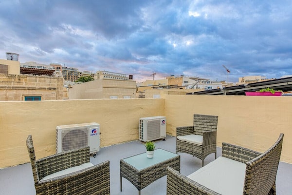 Lilly The Traditional Maltese Townhouse In Sliema - Valletta
