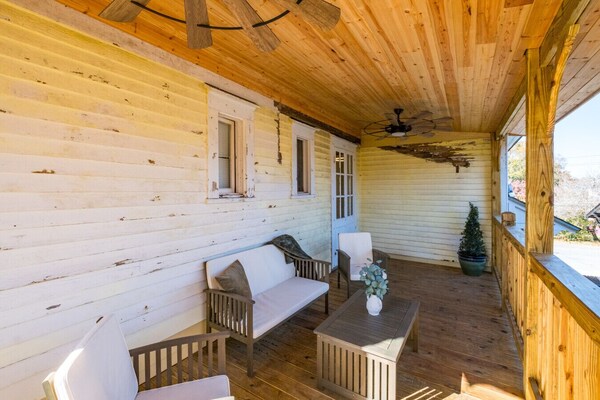 The Hidden Hideaway On College - Macon, GA