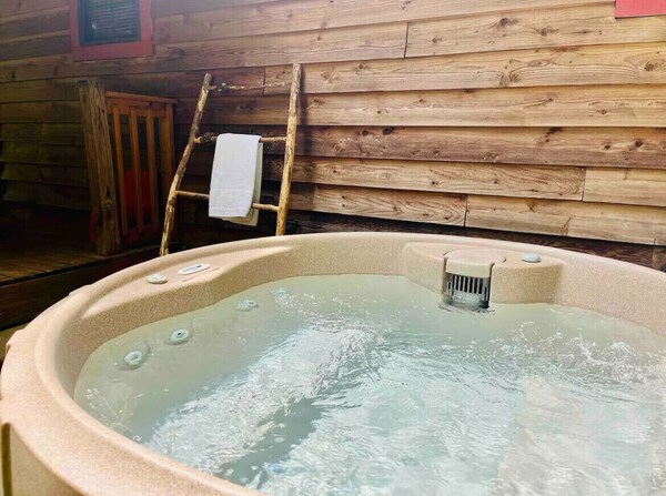New Listing! Tranquil Twin Cabins 2br/1ba-each! Perfect Smoky Mountain Retreat! - Knoxville, TN
