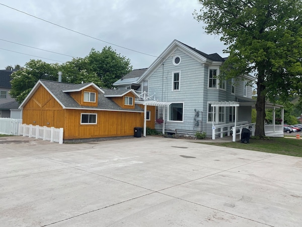 Northern Bungalow With Fireplace - Houghton, MI