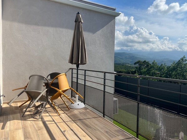Beau T2 Neuf Baigné De Soleil Toute La Journée Avec Terrasse Et Jardin Privatif - Oletta