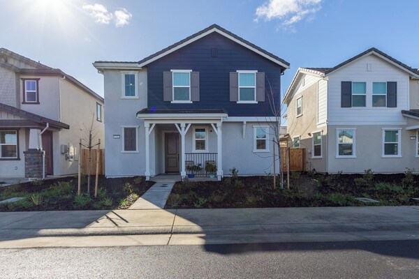 Luxury 4br/3ba Retreat Near Casino, Parks & Fine Dining! Book Your Stay Now! - Elk Grove, CA