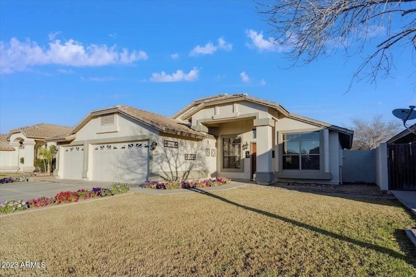 Bright & Airy Home: Near Golf, Parks & Attractions - Avondale, AZ