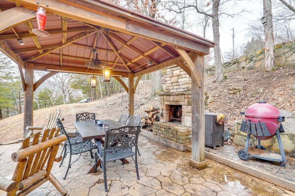Private Boat Dock: Lakefront Cabin In Camdenton - Camdenton, MO
