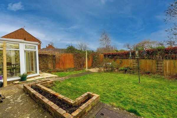 Wootton 2-bedroom Bungalow - Buckinghamshire