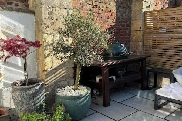 Georgian House With Hot Tub Right On The River! - Wetherby