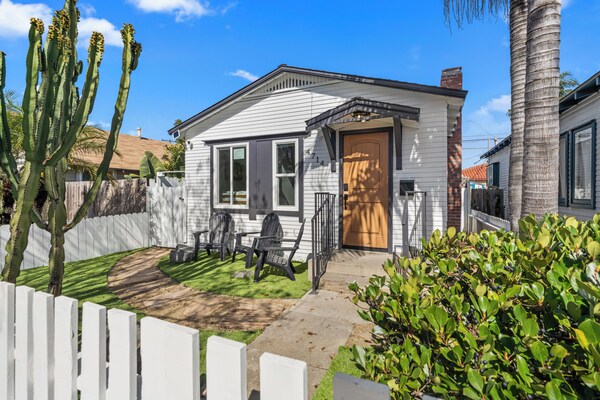 Ocean Beach-central-sleeps 5-steps2beach-laundry-parking For Two - San Diego, CA