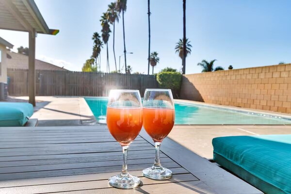 Shalimars Serenity, Spacious Pool, Jacuzzi,games, Massage Chair, Patio Furniture - Riverside, CA