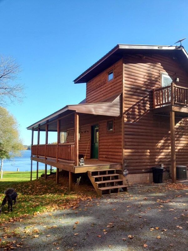 Rock Lake Retreat: Sun, Water & Relaxation  The Ultimate Summer Escape! - Niagara, WI