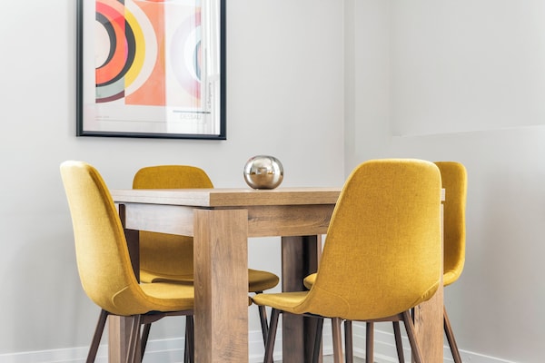 Stylish Mid-century Stay, 5 Mins To Hospital - Peterborough
