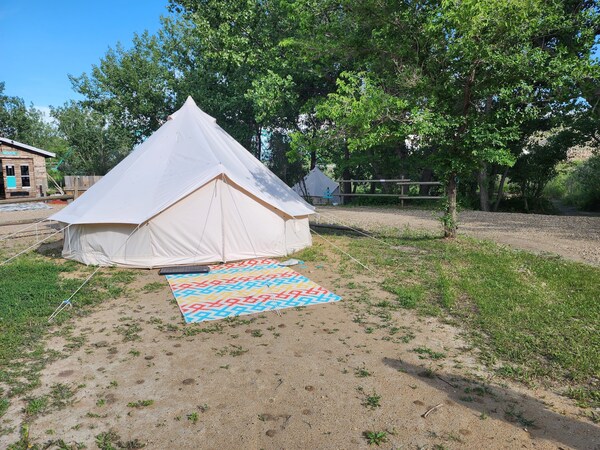 #Y4 Aurora Haven Yurt- 2 Dbl Beds- No Pets Please - Drumheller
