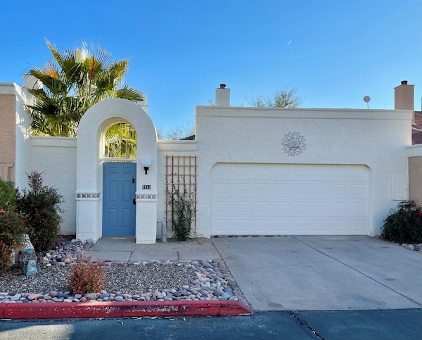 Peaceful Compound In Northeast Tucson With 3-bed, Gym Equipment & Putting Green - Tucson, AZ