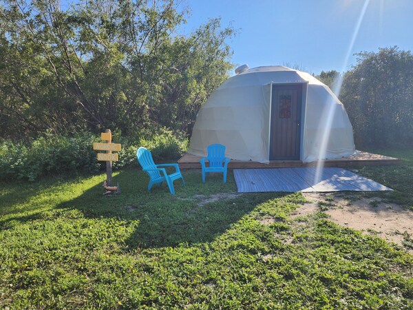 #D5 Nordic Nook Dome- 1 King Bed -No Pets Please - Drumheller