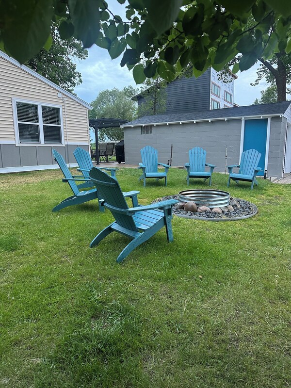Charming 3-bedroom Cabin Right On The Sandy Shore Of Beautiful Star Lake. - Dead Lake Township, MN