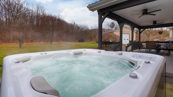 Lower Lake Retreat: Pet Friendly + Hot Tub + Game Room! - Dundee, NY