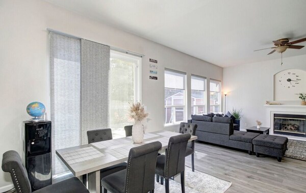 Cozy Single Story Retreat Near Sac Downtown - Sacramento, CA