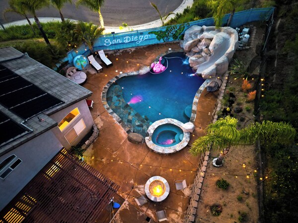 Luxe Resort Style Home Stunning 8 Beds With Pool - Lakeside, CA