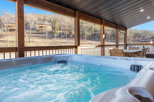 Tall Timbers Retreat W Free Daily Tickets-water Views-community Indoor Pool-bunk Room-pvt Hot Tub - Branson, MO