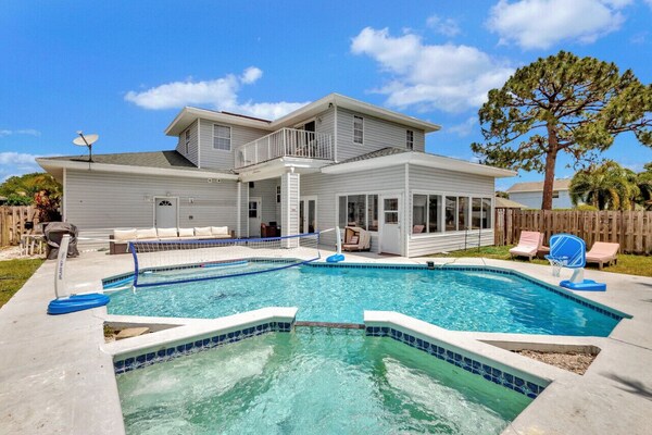 Beach Proximity Home: Bbq Grill, Game Room, Mini Golf, Private Pool (Non-heated)/ Fl - Boynton Beach, FL