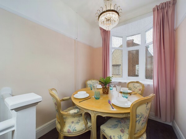 Unique 2 Bed Leigh-on-sea- With Real Piano - Southend-on-Sea