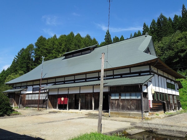 The Host Is A Descendant Of A Samurai And Is Greeted By A Husky 150yearold House For Rent / Nanyo Yamagata - Yamagata, Japan