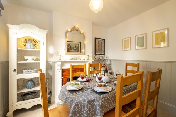 Bonheur - Sleeps 6 Guests  In 3 Bedrooms - Dunwich