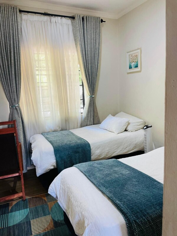Secure Place With Backup Power, Close To Shopping Malls, 11 Km From The Airport. - Lusaka