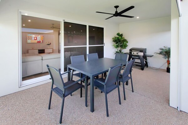 Thane Retreat - Cosy Ambience, Modern Entertaining - Wagga Wagga