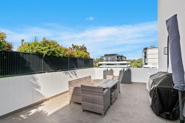 Bright & Airy Retreat With Balcony & Bbq - Penshurst