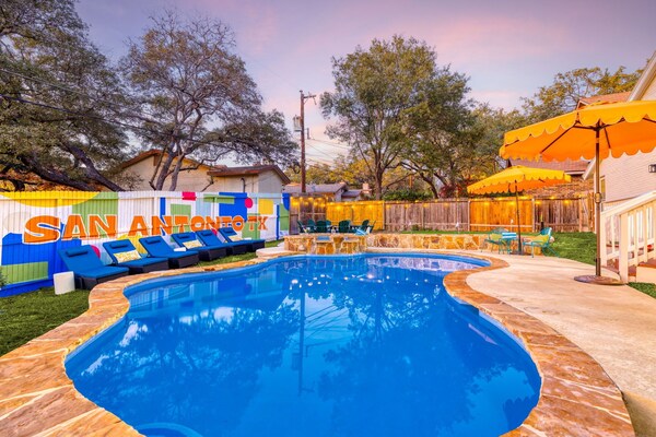Sleeps 18! Basketball Court~heated Pool~games - San Antonio, TX