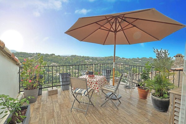 Les Verdalettes - Two Bedroom Apartment, Sleeps 4 - Saint-Paul-de-Vence