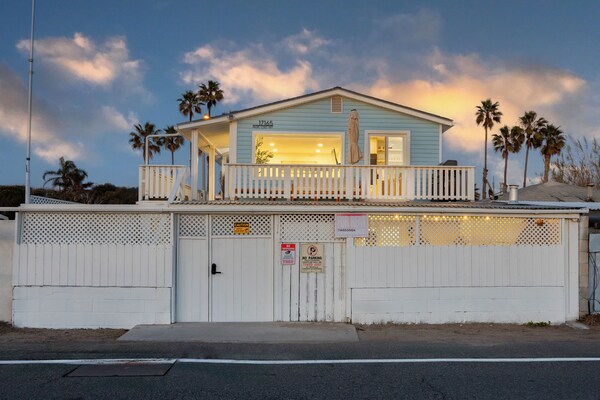 Steps To Beach, Firepit & Patio | Long-term Sunset Beach Stay | Coastal Cove - Cypress, CA
