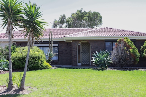 Beachside Base ~ Seaford - Private Family Coastal Retreat - 5 Min Stroll To Moana Beach - Adelaide
