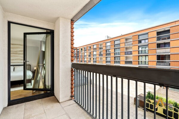 Modern Apt With Balcony, Fast Wifi & Amenities - Esch-sur-Alzette