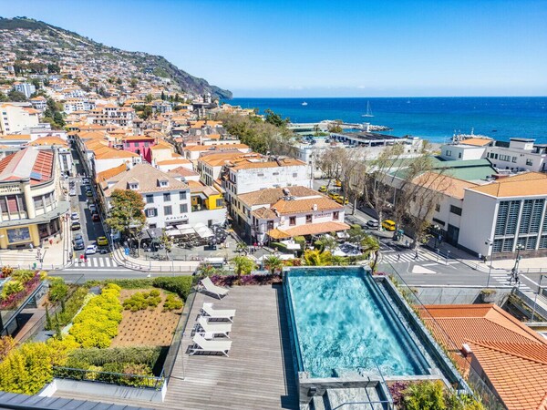 Jacuzzi & Private Terrace @ Savoy Insular - Funchal