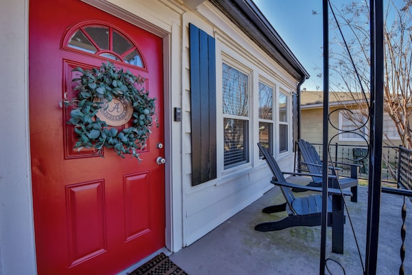 Uptown Charmer - Walk To Shopping, Restaurants, Campus And More! - Tuscaloosa, AL