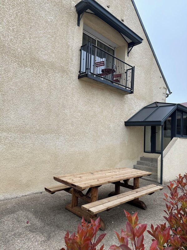 Quiet, Spacious, Bright Apartment In A Pretty Village 5 Kms From Beaune - Beaune