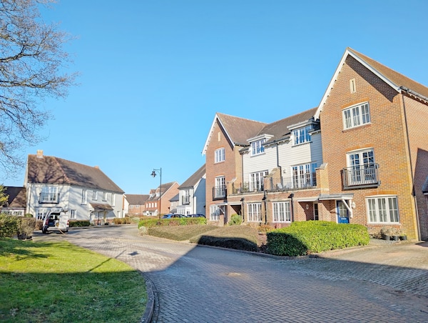 A Family House That Sleeps 6 Guests  In 3 Bedrooms - Bognor Regis