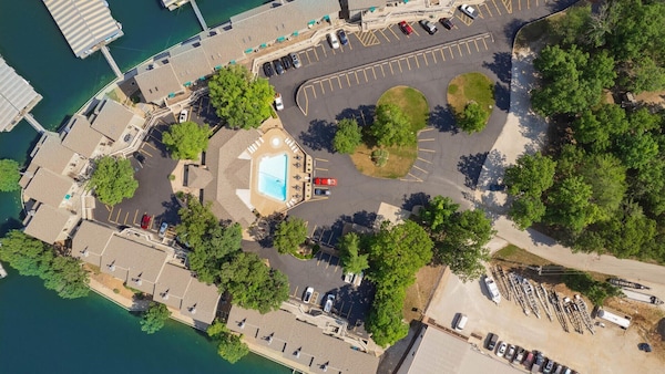 Paradise Point At Pelican Bay - Camdenton, MO