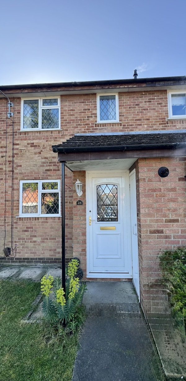Homely 2 Bedroom House, Parking - Oxford