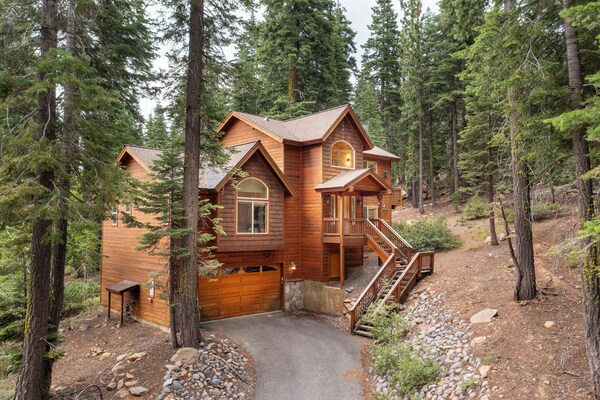 Modern Lake Tahoe Retreat  Ski And Swim - North Lake Tahoe, CA