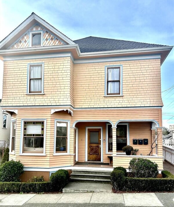 Arcata Gem Steps From Downtown - Eureka, CA