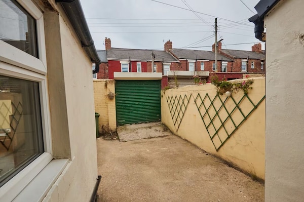 Charming House On Cottages Rd - Sunderland