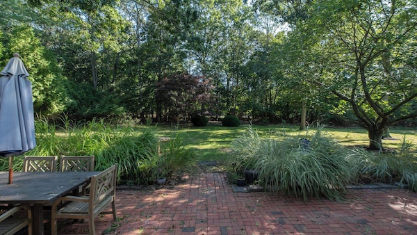 Cozy North Fork Home Close To Beaches, Wineries, And Town, Perfect For Families - Duck Walk Vineyards, Southold