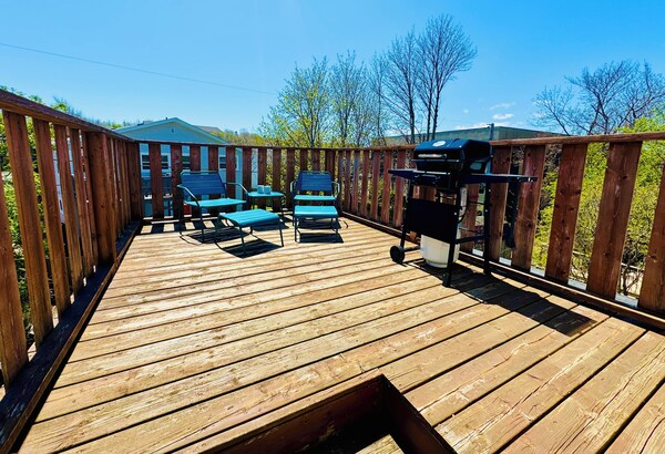 Cozy, Relaxing, Center City Retreat With Private Rooftop Deck! - 세인트 존스