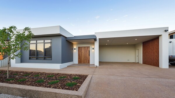 16 Corella Court - This Fully Air-conditioned House Is A Perfect Venue For Your Next Family Or Group - Exmouth