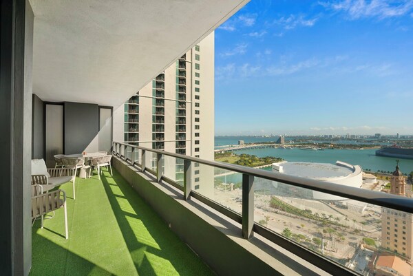 Nuevo Condo 3 Habitaciones En El Centro De Miami Con Vista Directa A La Bahia. - Miami
