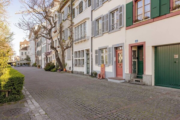 Riverside Bliss  Stunning Rhine Views In The Heart Of Basel - Basel